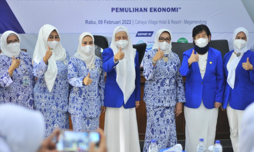 Ine Roswianita Terpilih Kembali Sebagai Ketua IWAPI Secara Aklamasi ...