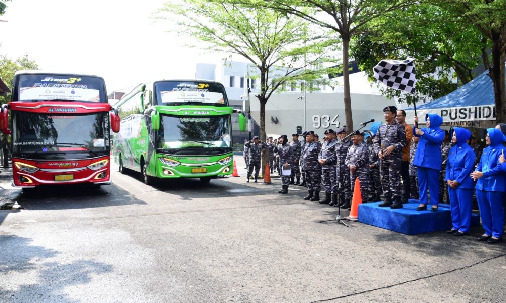 Danpushidros TNI AL Lepas Pemberangkatan Mudik Bersama Keluarga Besar ...