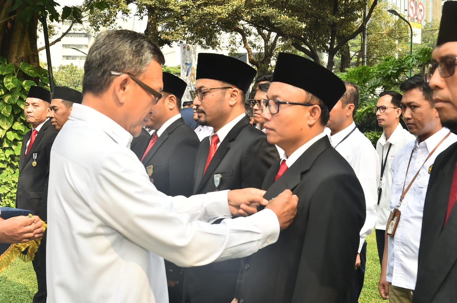 Perwira Pertamina Raih Penghargaan Satyalancana Wira Karya dan Dharma ...