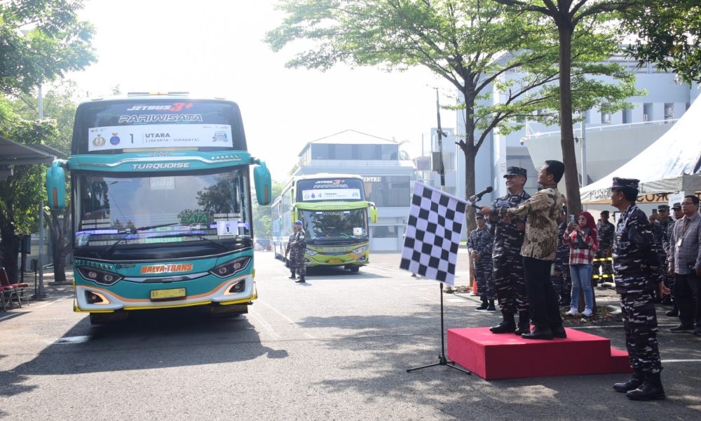 Danpushidrosal Lepas Pemberangkatan Mudik BersamaKeluarga Besar ...